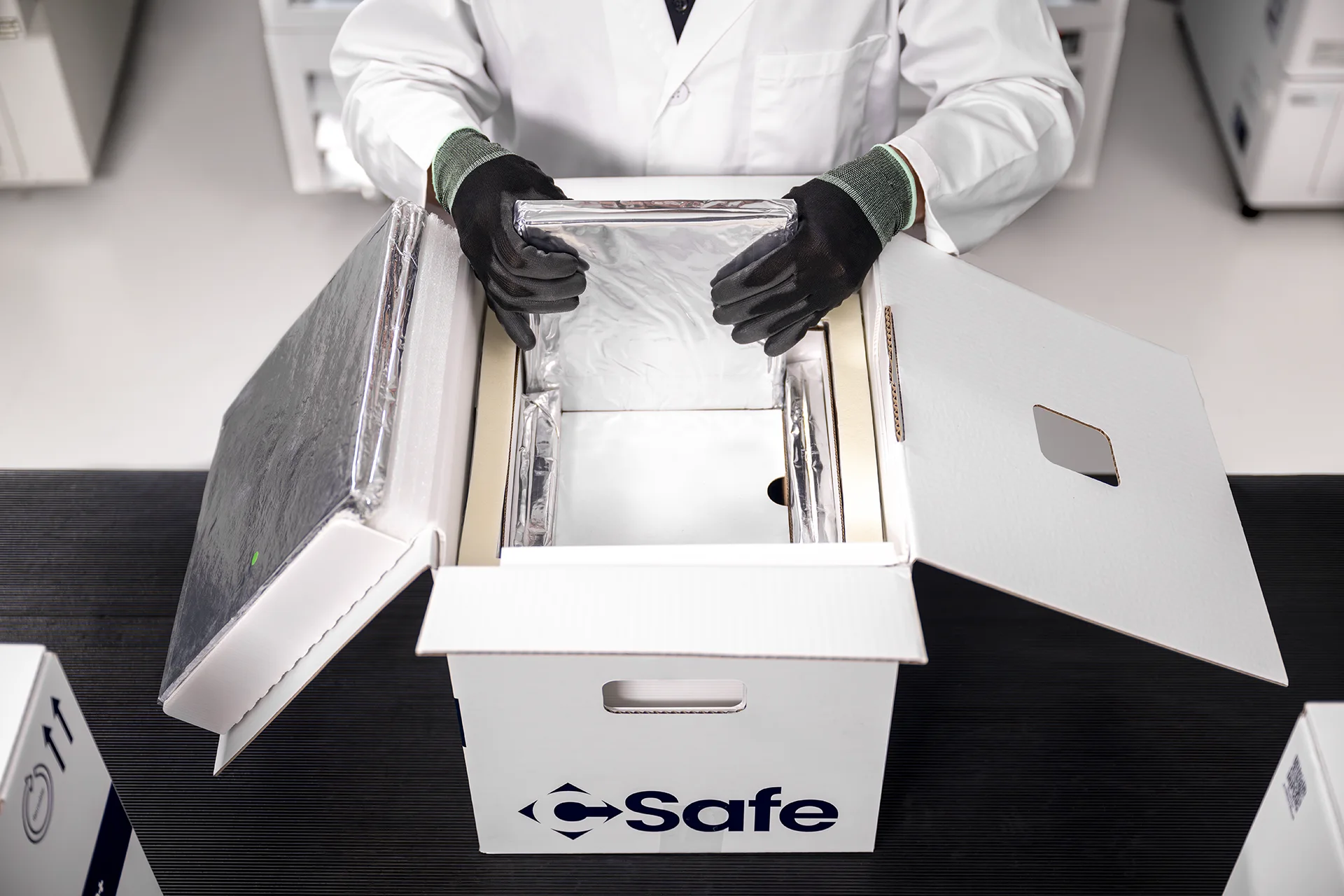 CSafe Parcel Solutions | Temperature-Controlled Shipping